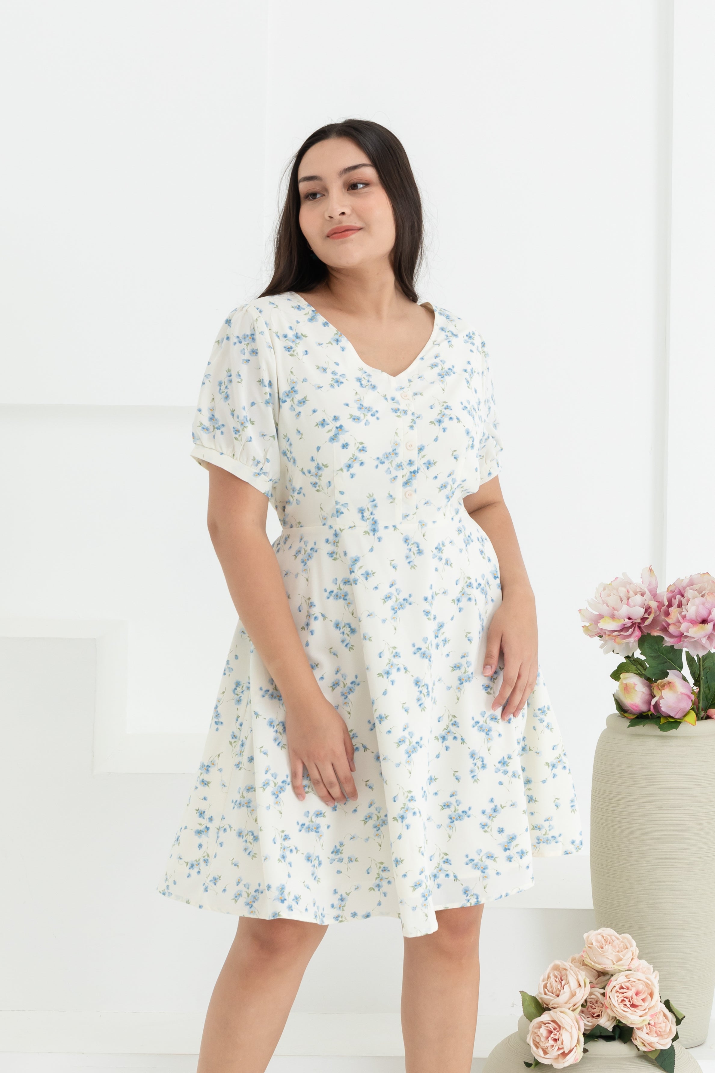 Ariel Floral Button Dress In White – LaineCurve