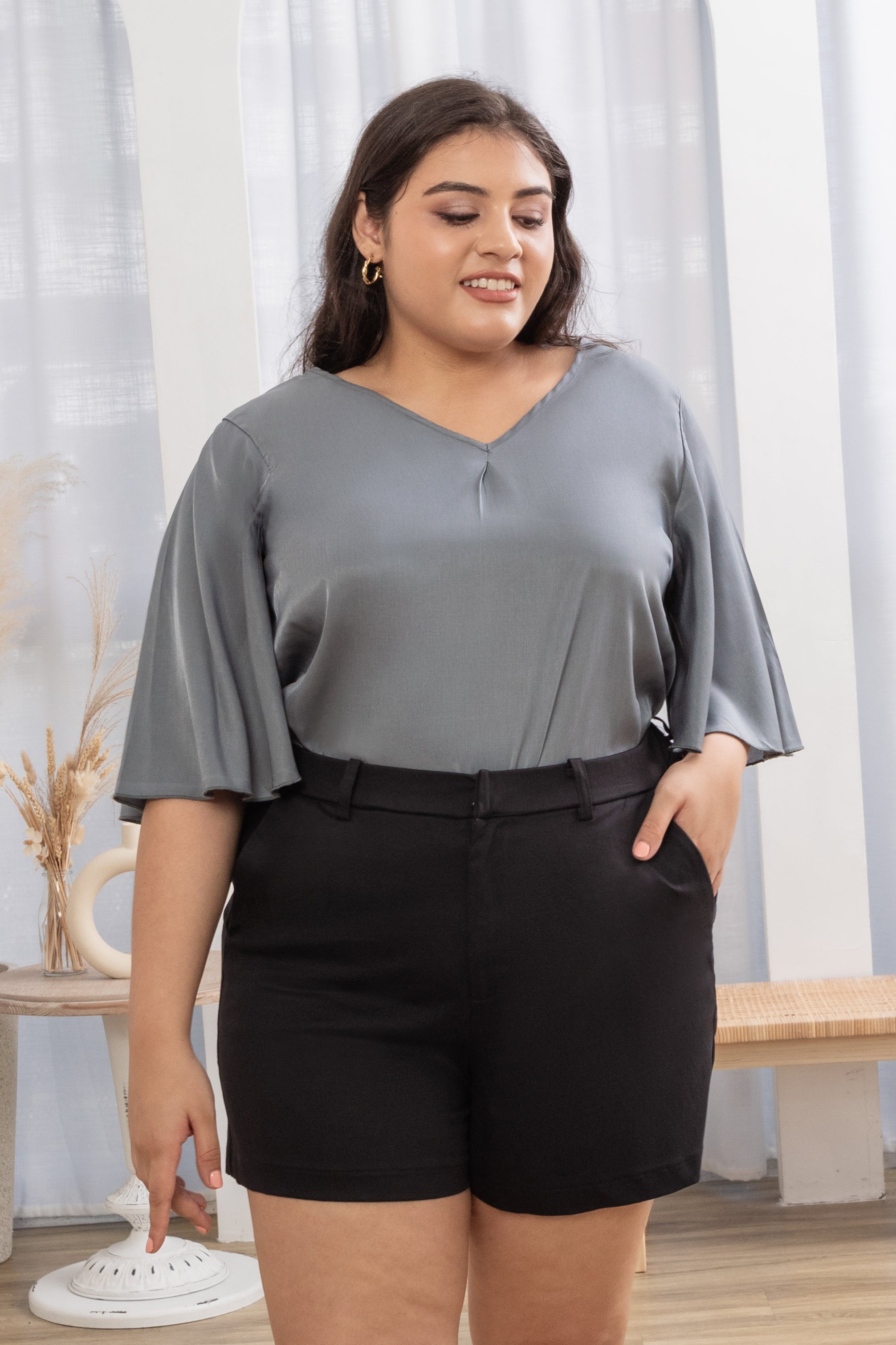 Maya Basic Shorts In Black – LaineCurve