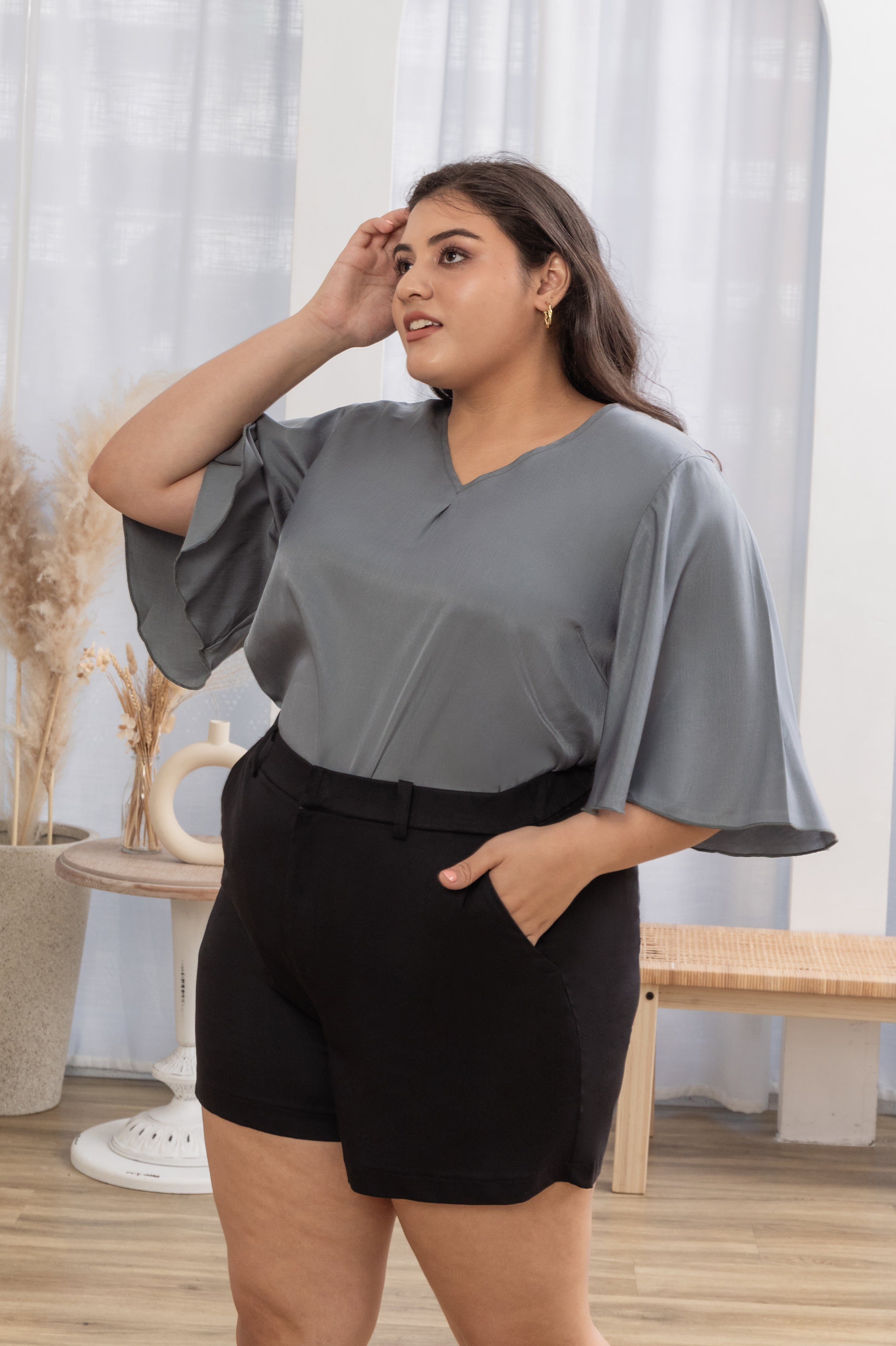 Maya Basic Shorts In Black – LaineCurve